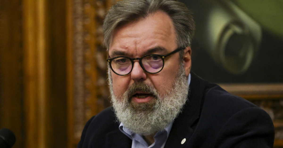 Hírklikk - L. Simon László lapátra tételéről