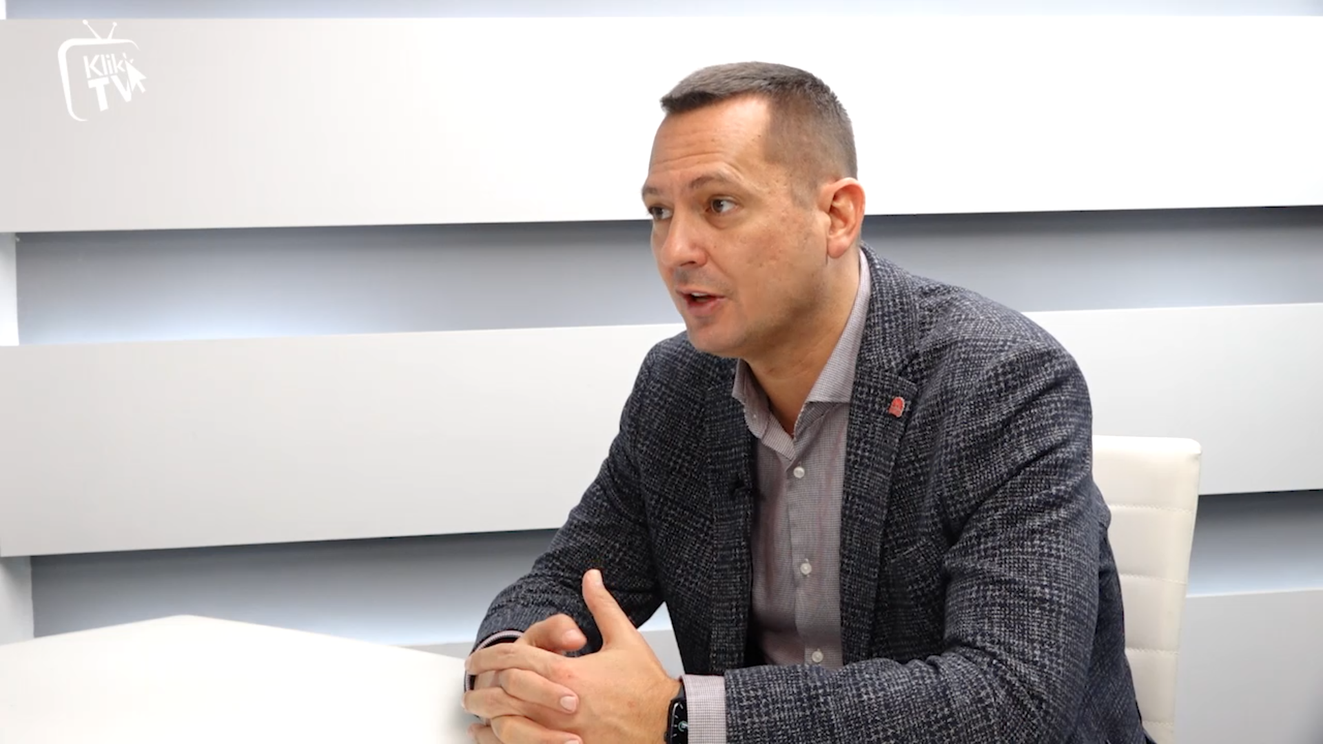 Hírklikk - Molnár Zsolt: fotelből kritizálva a NER-t nem lehet legyőzni