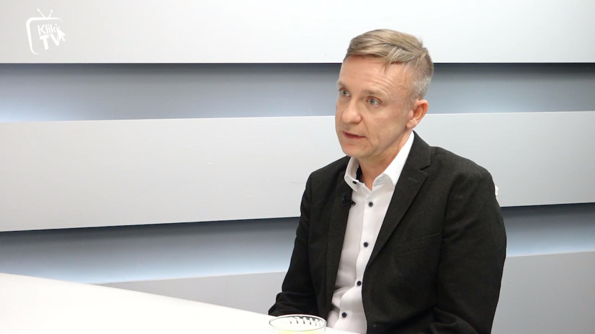 Hírklikk - Vasvári Csaba: valami összetört bennünk