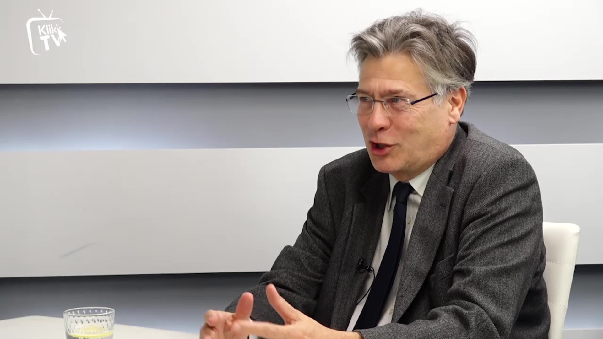 Hírklikk - Szent-Iványi István: A kormány nem fér a bőrébe